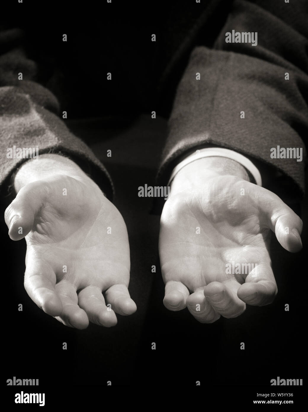 Old man begging hi-res stock photography and images - Alamy