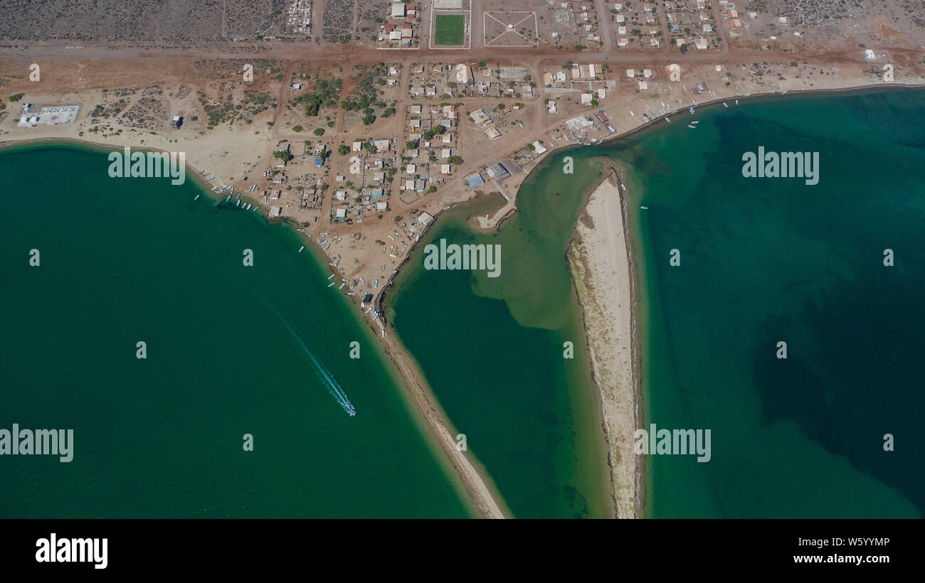 Playa en una isla hi-res stock photography and images - Alamy