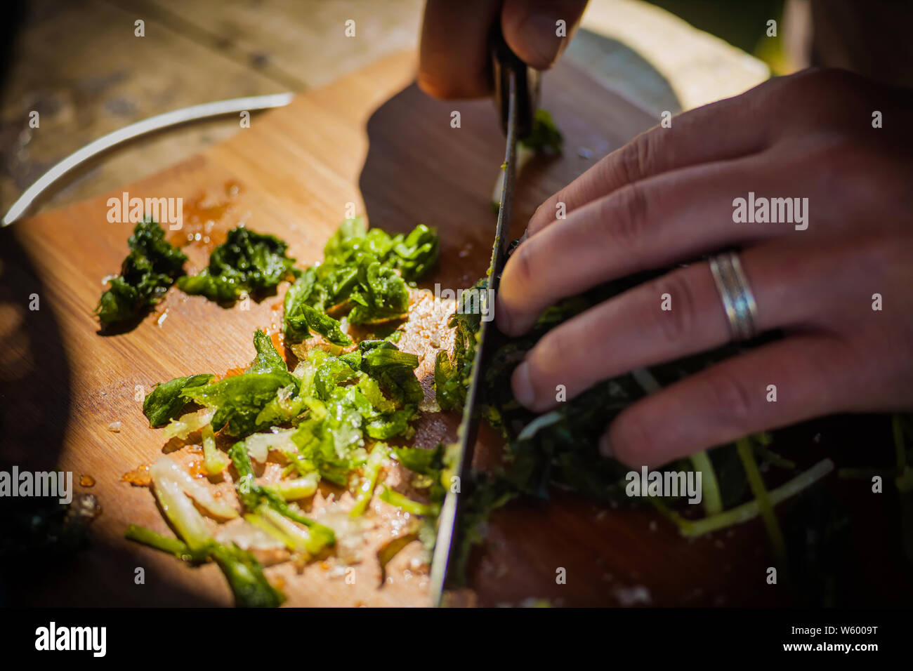 Chef knife cutting green lettuce hi-res stock photography and images ...