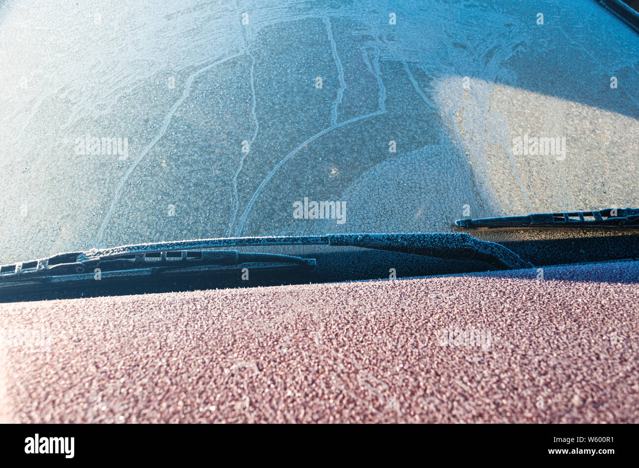 Classic car with frozen windows and mirrors Stock Photo - Alamy