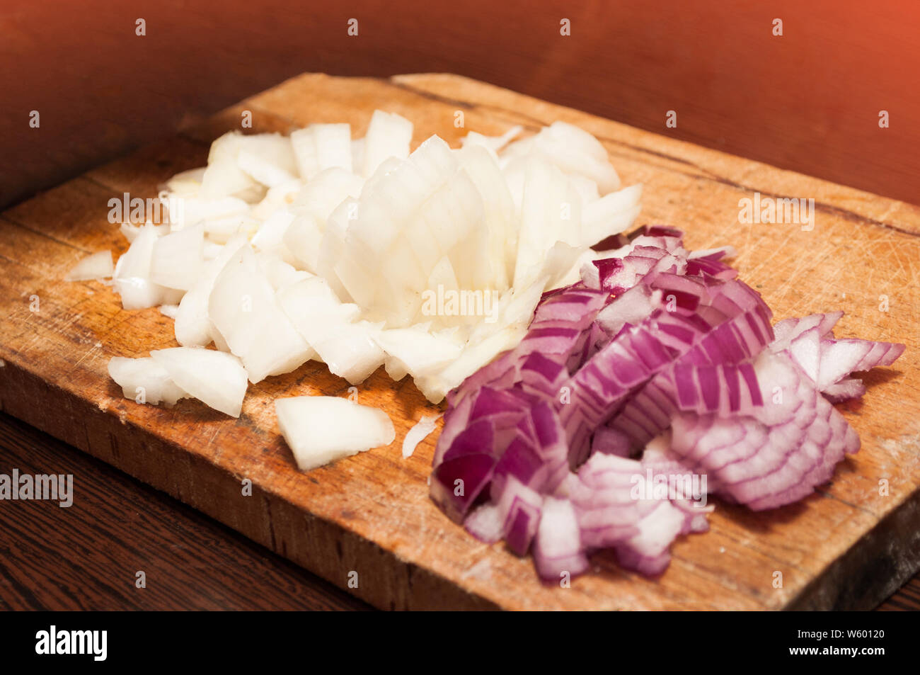 Hands chef cutting red onion hi-res stock photography and images - Alamy