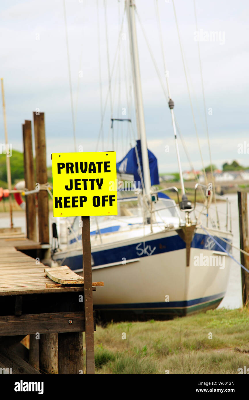 Sign private jetty hi-res stock photography and images - Alamy