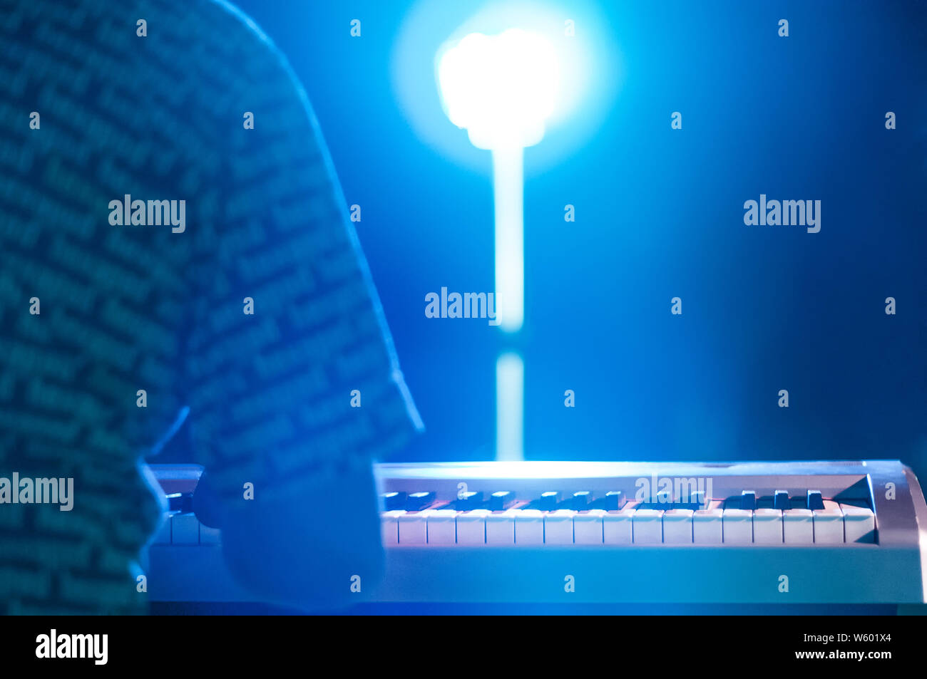 Playing the electronic keyboard on stage Stock Photo - Alamy