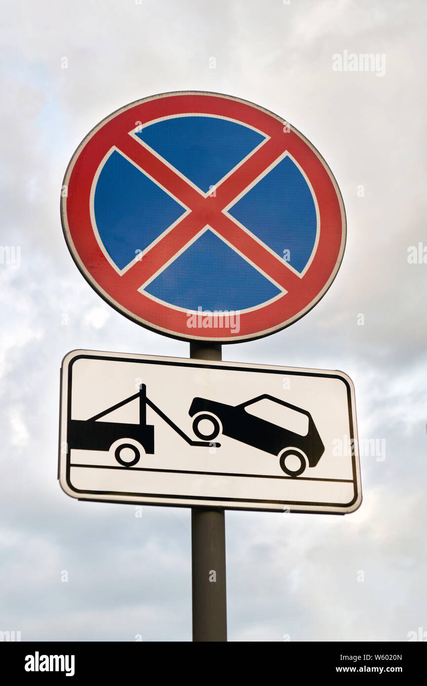 traffic signs stop is prohibited and the evacuation of cars against the ...