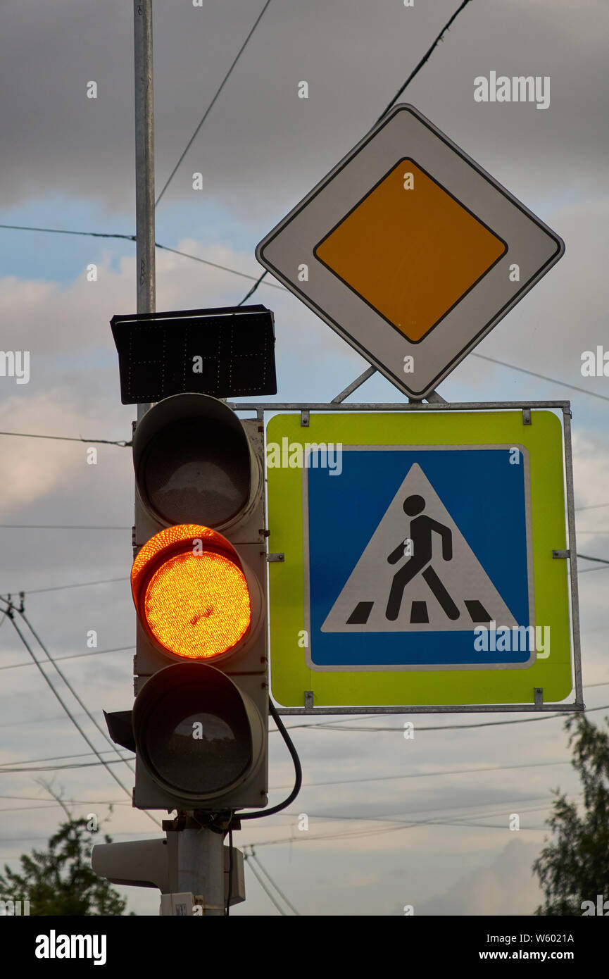 Pedestrian road sign hi-res stock photography and images - Alamy
