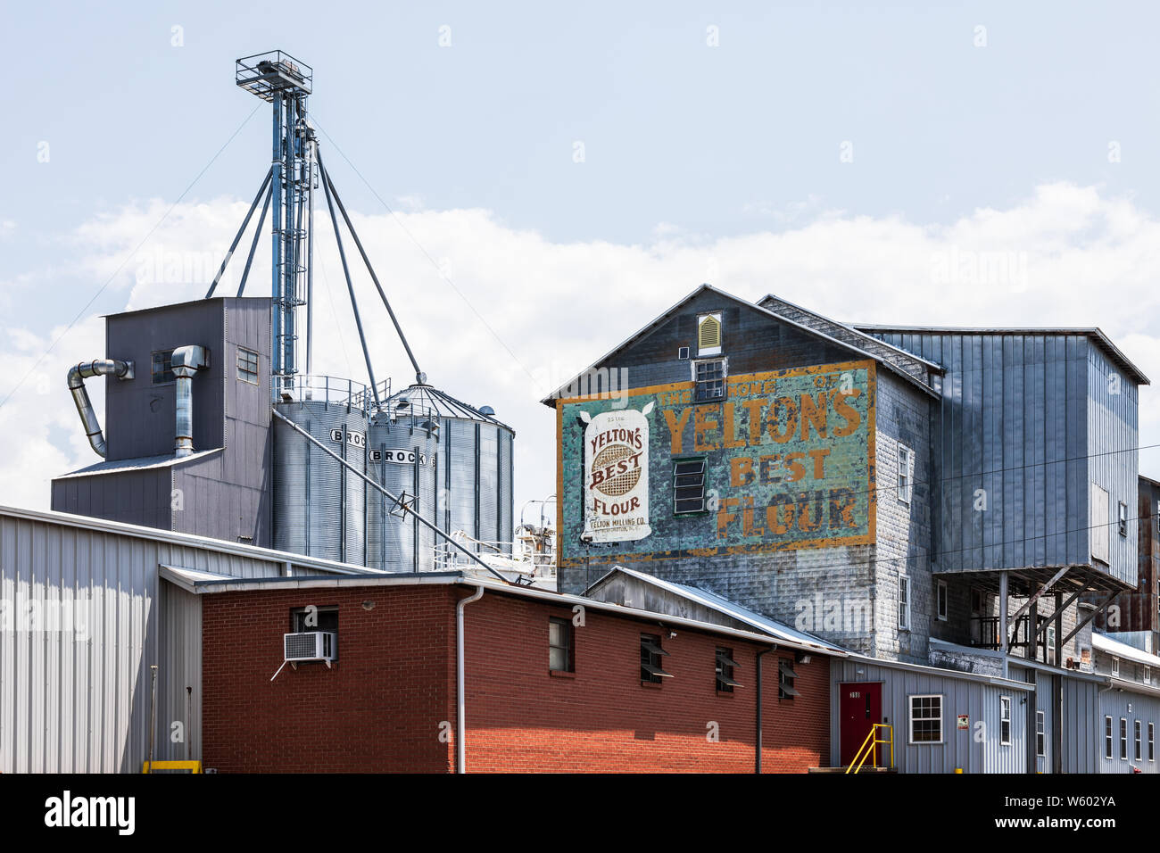 Lakeside buildings building hi-res stock photography and images - Alamy