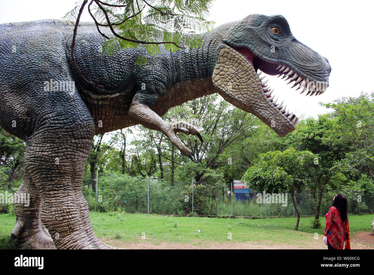 Huge scary expression dinosaur sculpture wildlife Animals Photograph ...