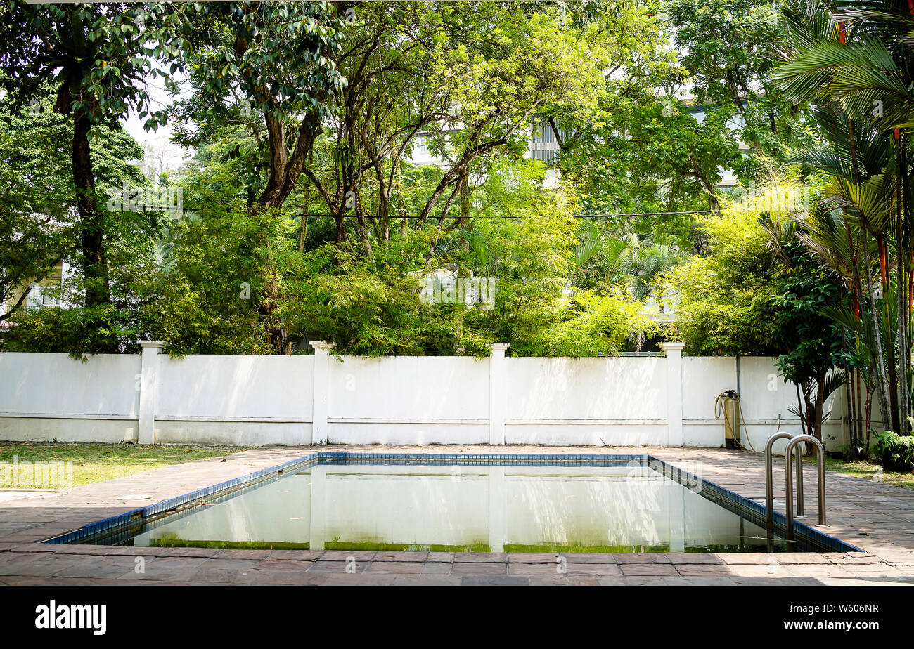 Old swimming pool hi-res stock photography and images - Alamy
