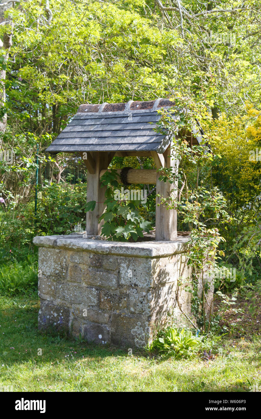 Decorative stone water well hi-res stock photography and images - Alamy