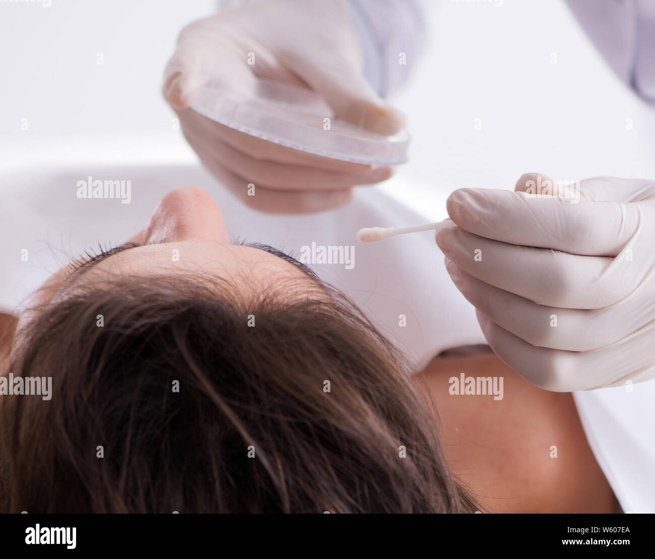 The police coroner examining dead body corpse in morgue Stock Photo - Alamy