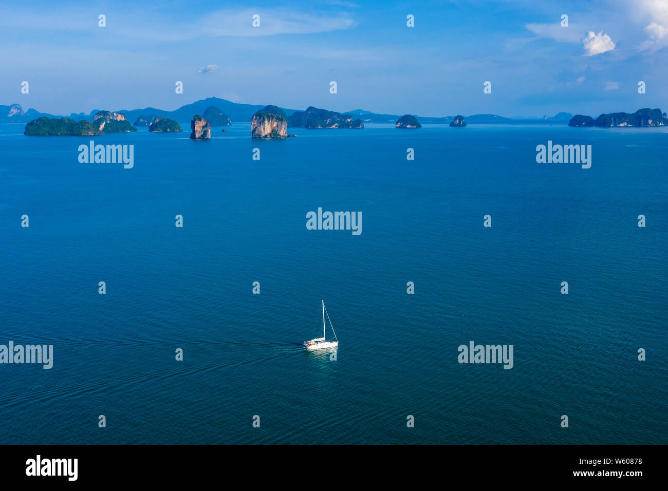 Aerial yacht small boat hi-res stock photography and images - Alamy