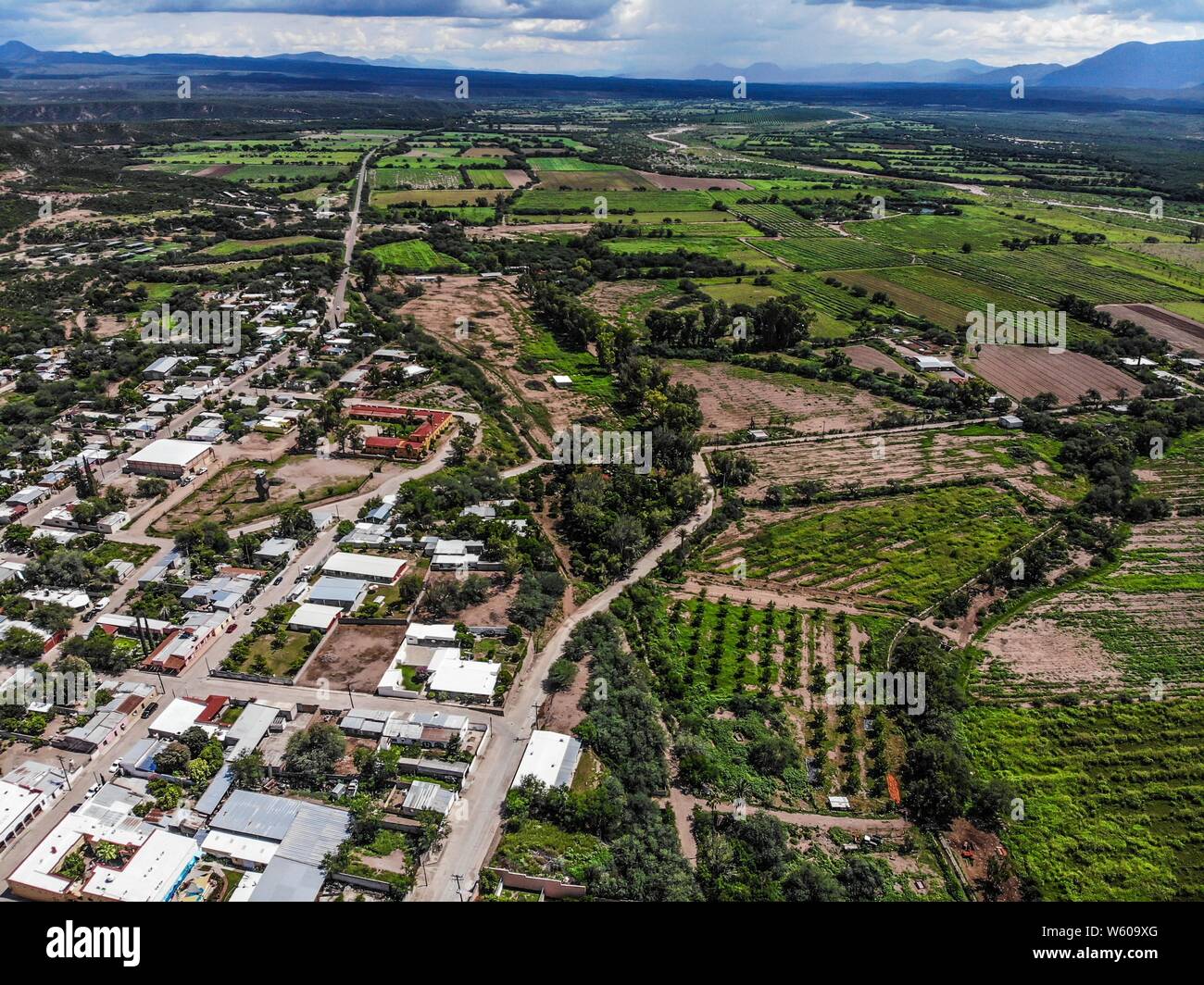 Vista aérea del pueblo de Banamichi, Sonora, Mexico. Paisaje Rural ...