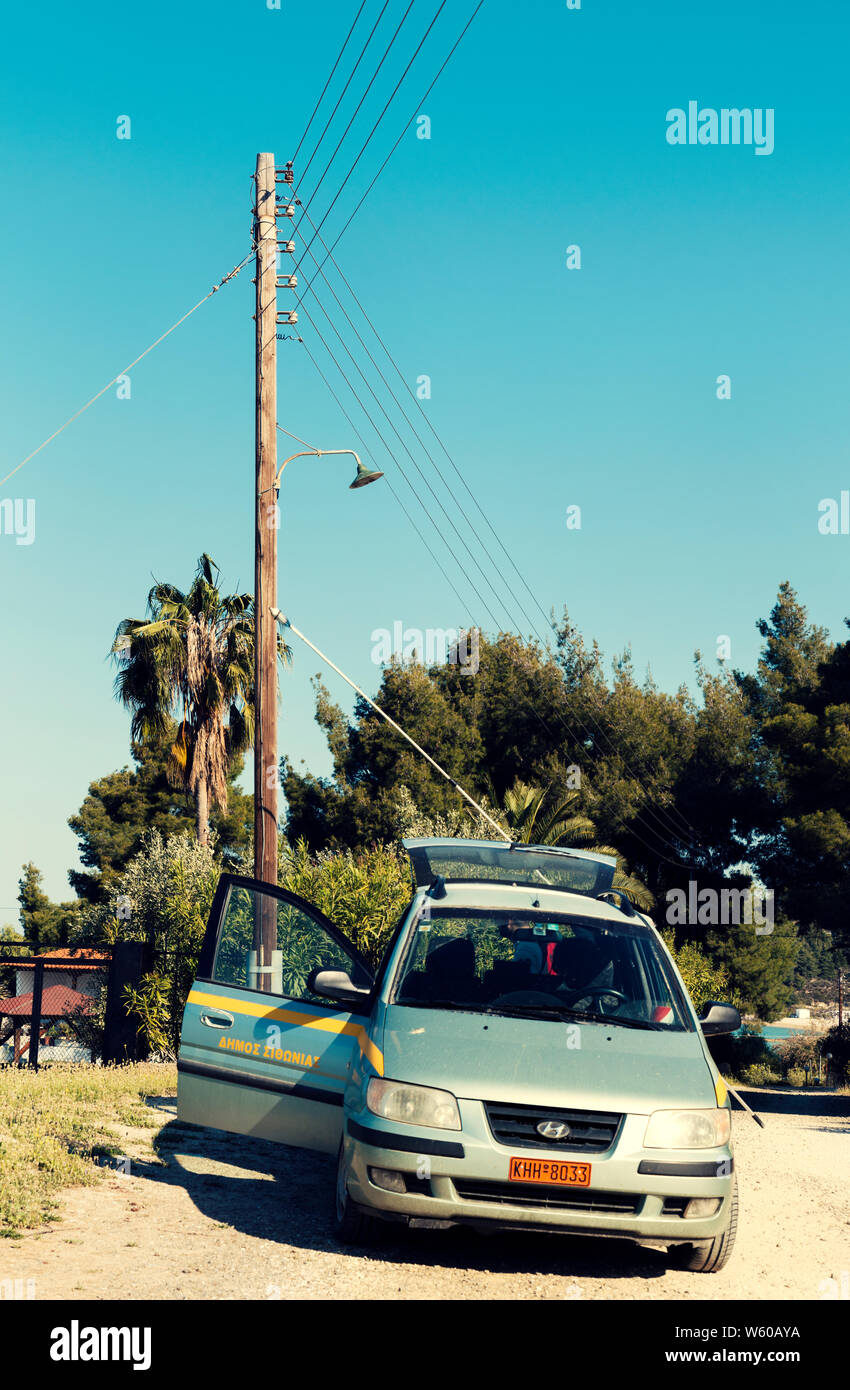 Street lamp repair maintenance hi-res stock photography and images - Alamy