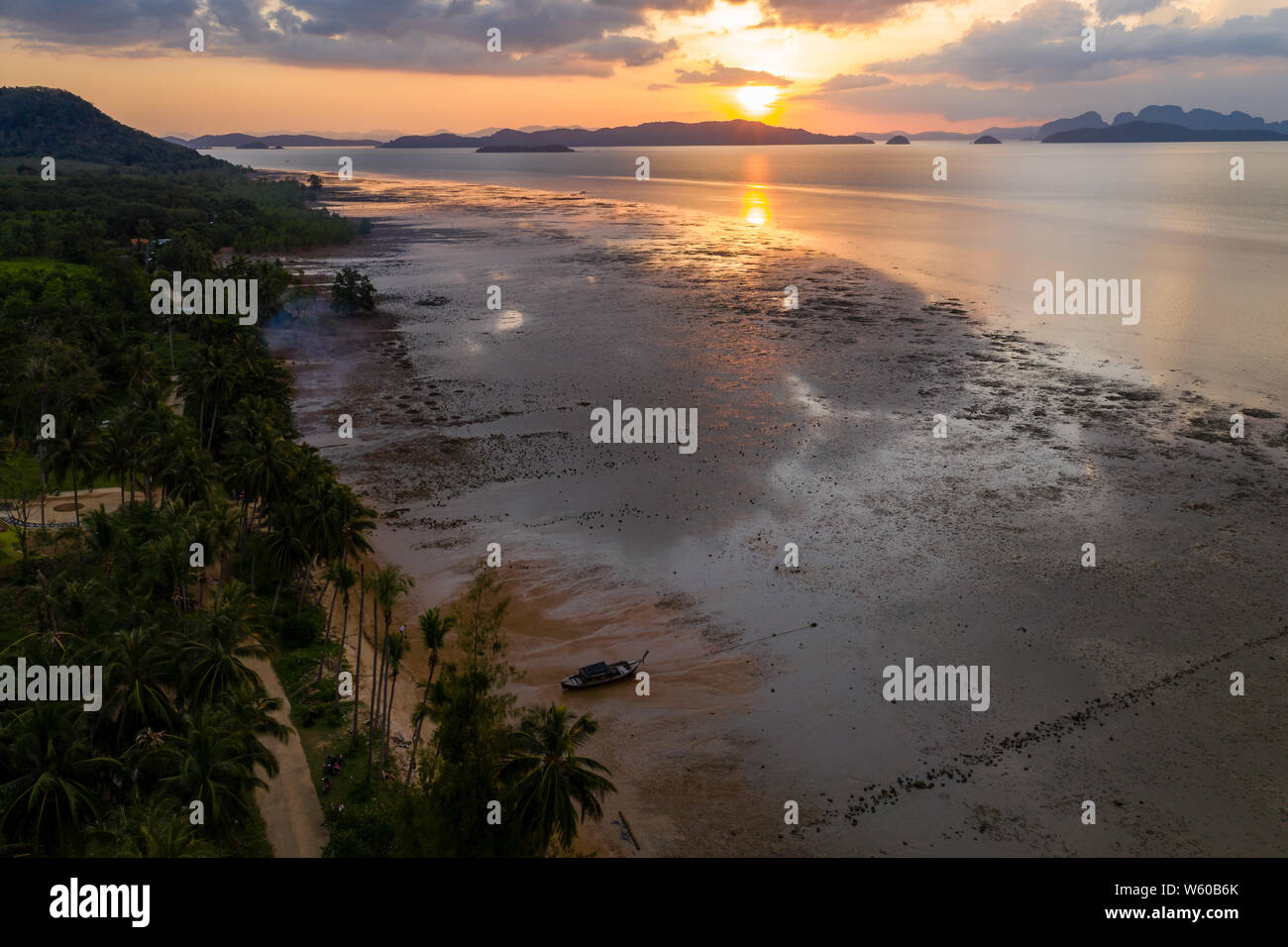 Sunset view over ocean colorful hi-res stock photography and images - Alamy