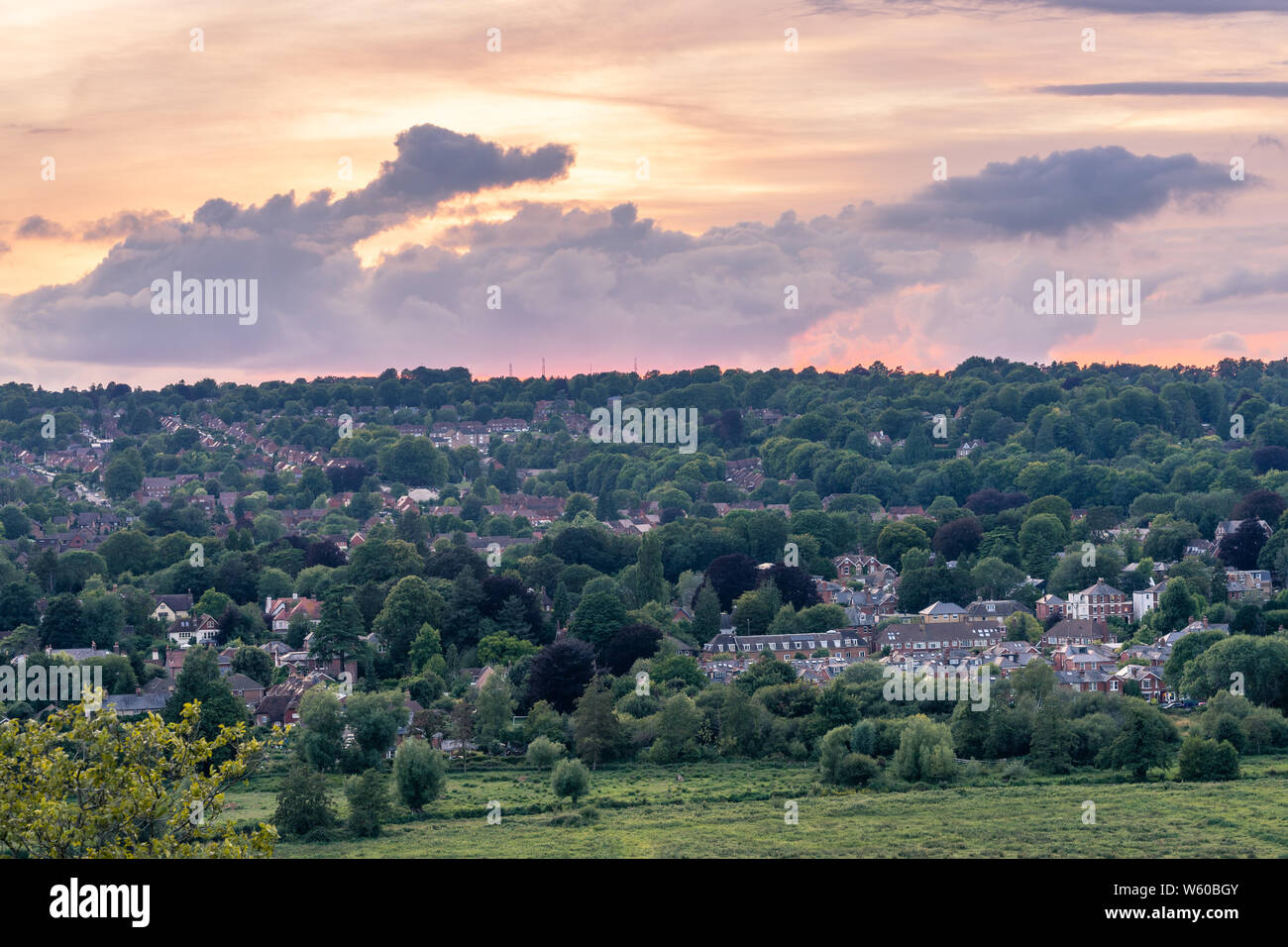 England sunset english countryside houses hi-res stock photography and ...