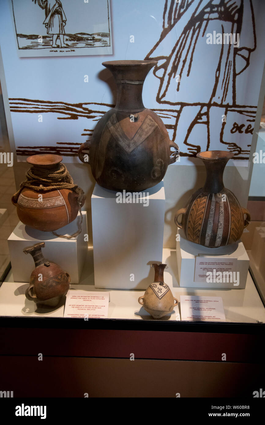 Plates bowls pottery tools hi-res stock photography and images - Alamy