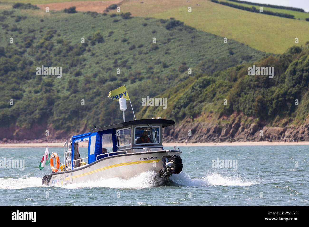 Amphibious boat hi-res stock photography and images - Alamy