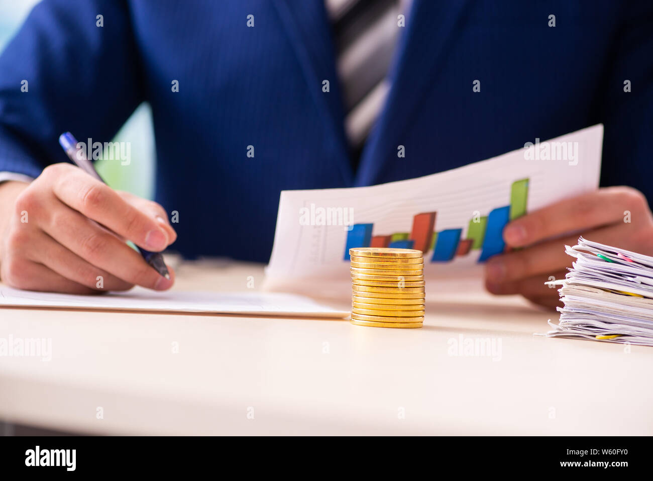 The young male sales analyst in growth concept Stock Photo - Alamy
