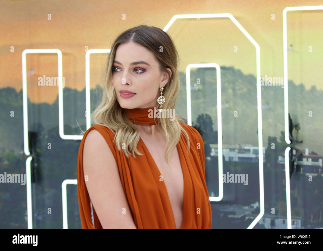 Once upon a time in hollywood margot robbie hi-res stock photography ...