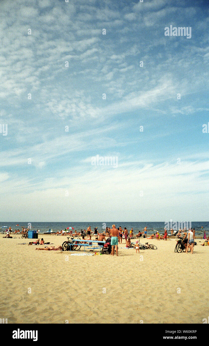 Crowd people rest on sea hi-res stock photography and images - Alamy
