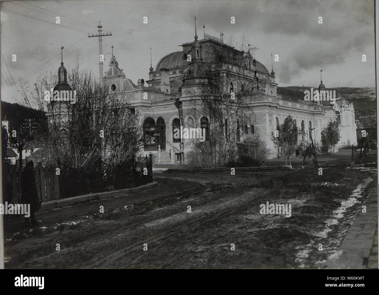 Das Kurhaus in Dorna Watra Stock Photo - Alamy