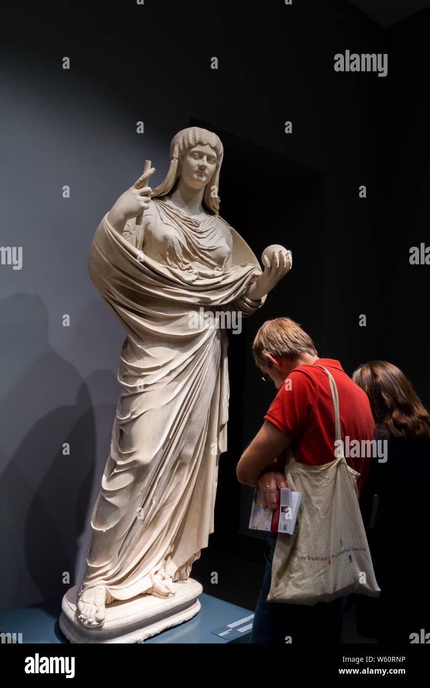 Ancient rome sculpture woman hi-res stock photography and images - Alamy