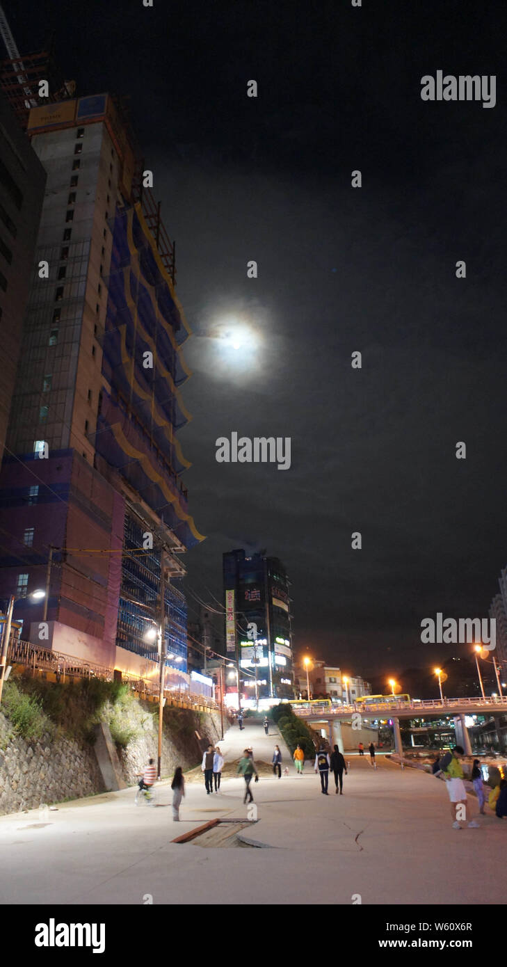 Seoul moon hi-res stock photography and images - Alamy