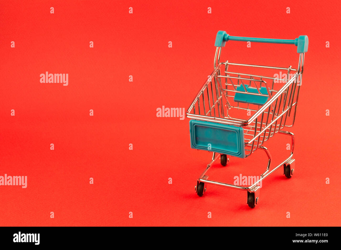 empty shopping cart on bright red background Stock Photo - Alamy