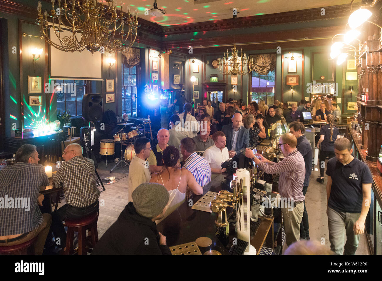 Inside a pub hi-res stock photography and images - Alamy