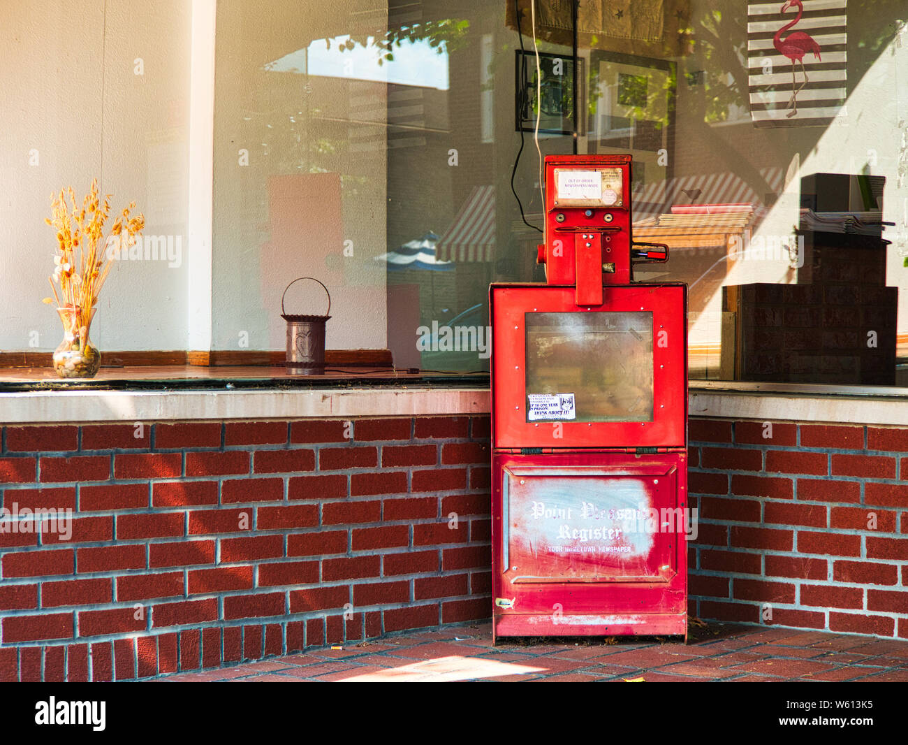 Newspaper Vending Box High Resolution Stock Photography and Images - Alamy