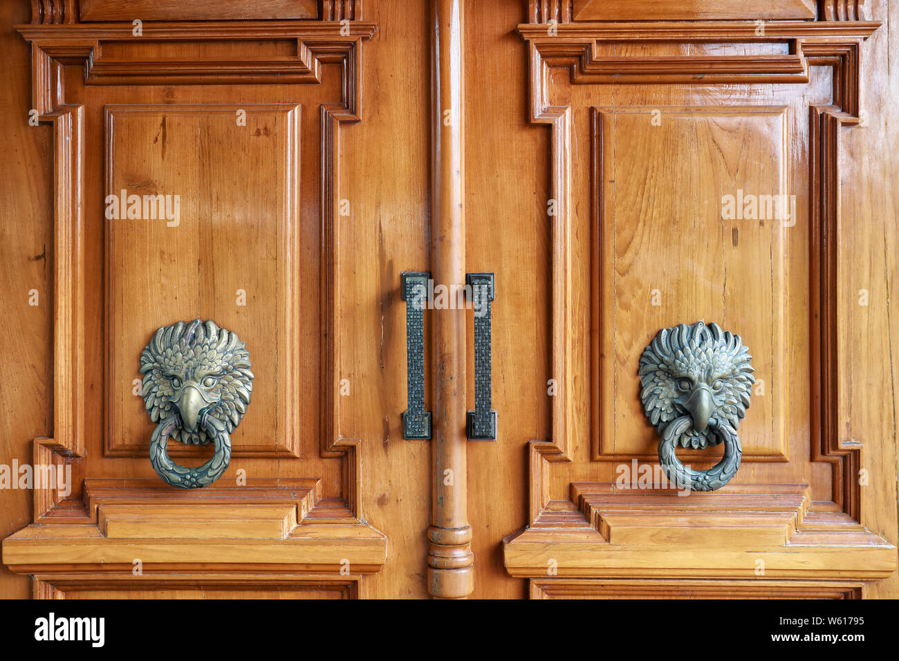 close up wooden door Stock Photo - Alamy