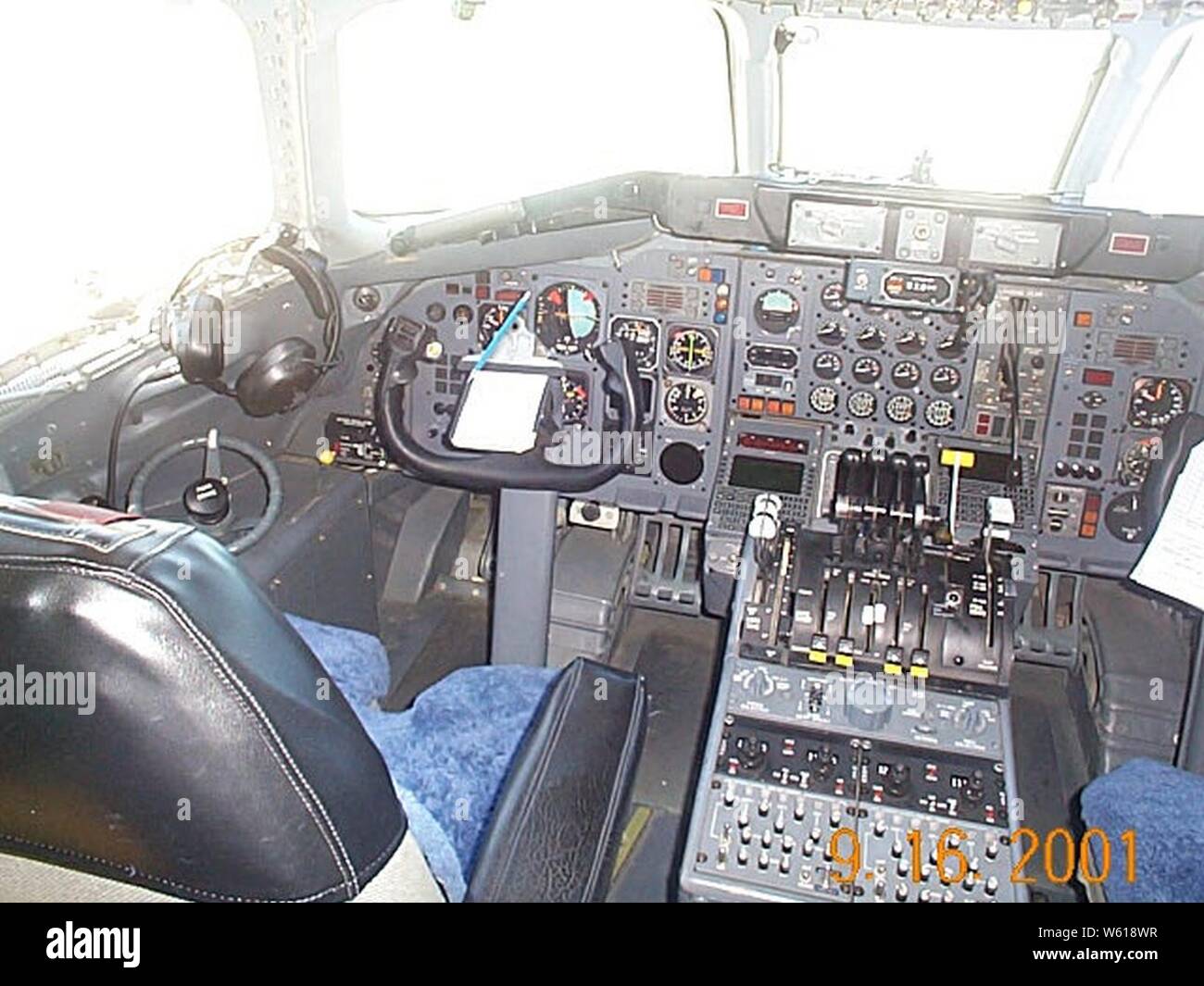 Dc8 cockpit hi-res stock photography and images - Alamy