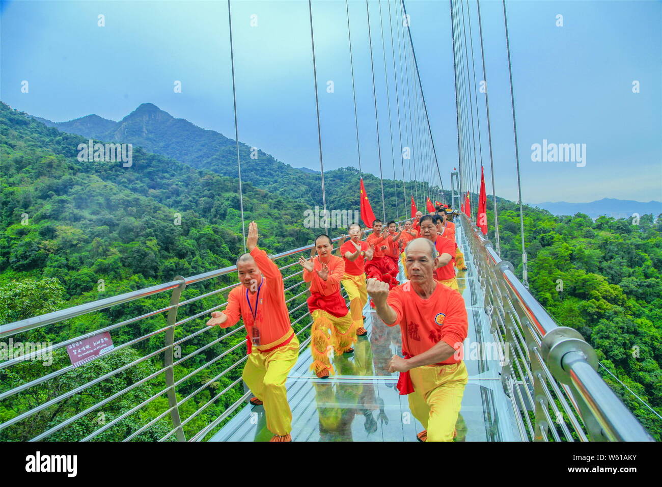 Kung fu enthusiasts perform Chinese Kung fu to mourn famous Chinese ...