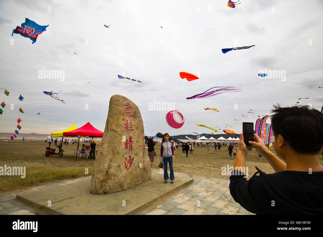 This picture shows the scene of a kite flying contest held at ...