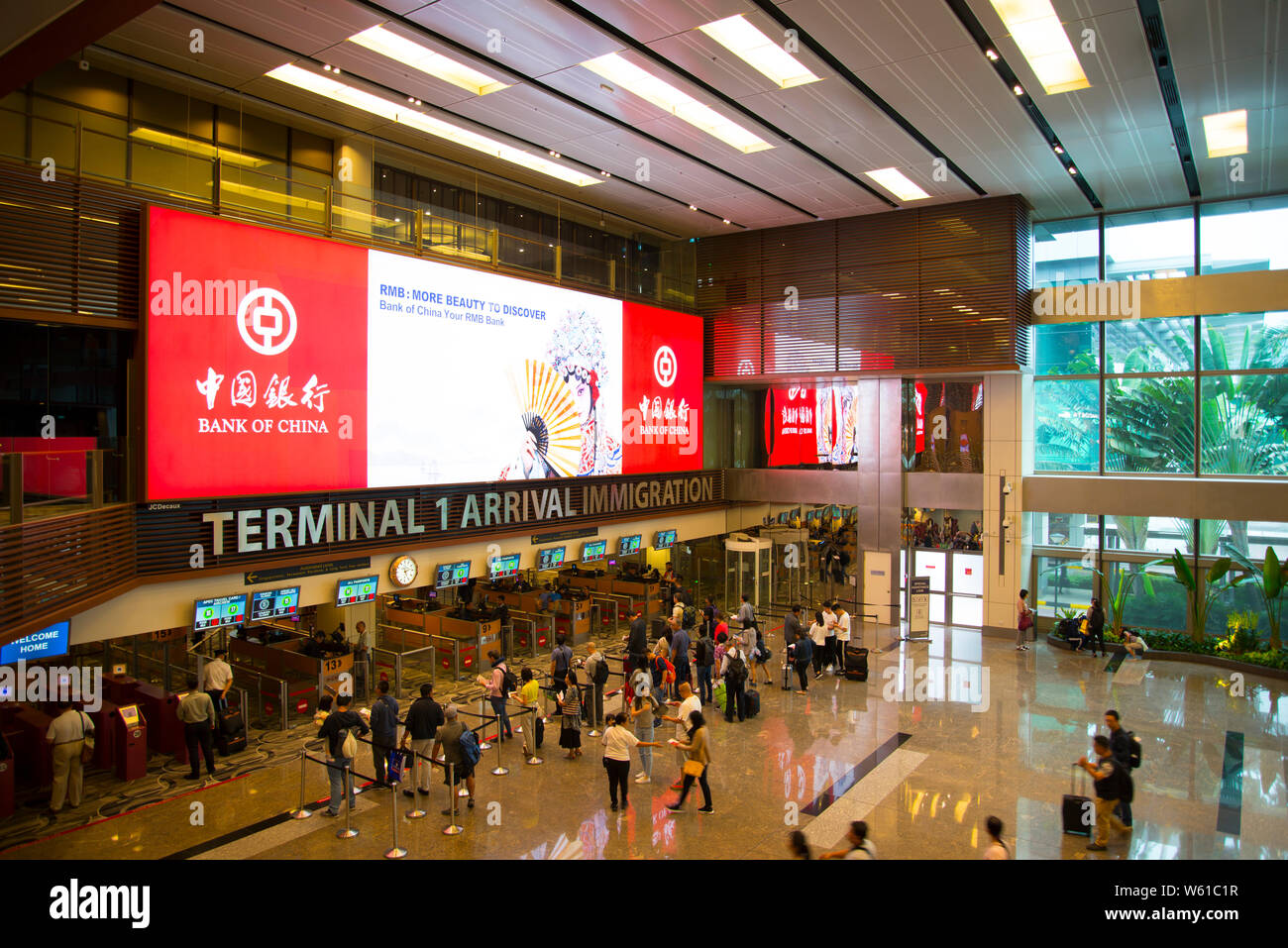 Passenger terminals hall in Changi Airport Stock Photo - Alamy
