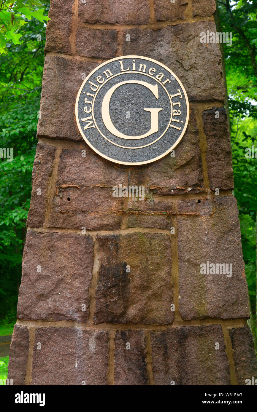 Trailhead monument along Quinnipiac River Gorge Trail, Meriden Linear ...