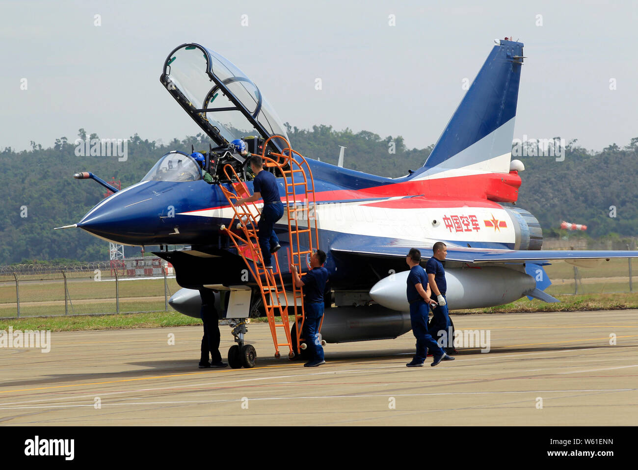 Chinese j 10 fighter hi-res stock photography and images - Alamy