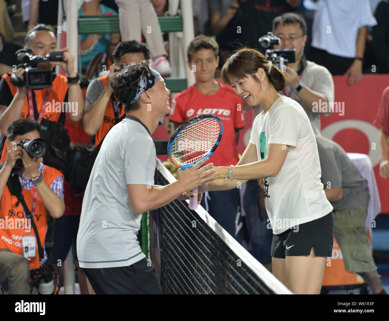Retired Chinese tennis star Li Na, right, and Hong Kong singer Eason ...
