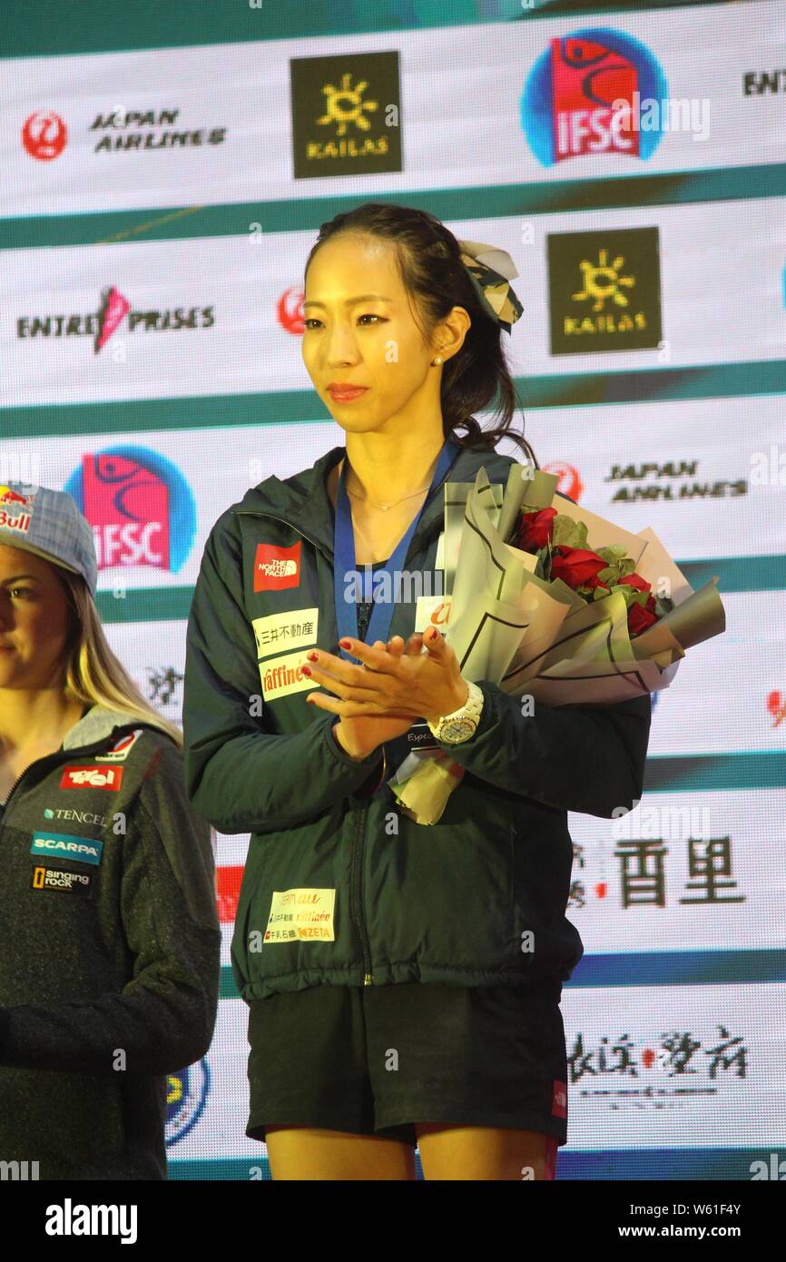 Akiyo Noguchi of Japan attends the award ceremony after women's ...