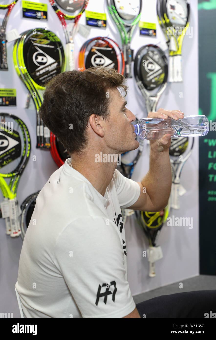 Dunlop and tennis player hi-res stock photography and images - Alamy