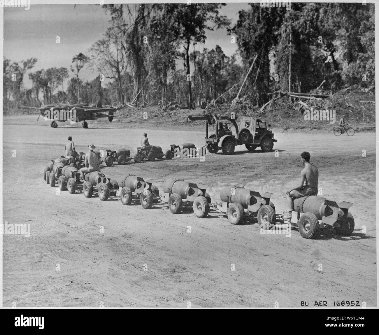 Bomb handling hi-res stock photography and images - Alamy