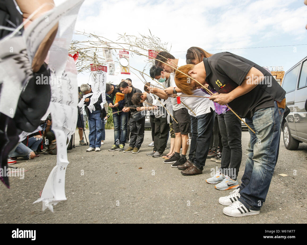 **TAIWAN OUT**Families of victims attend the evocation ceremony after a ...