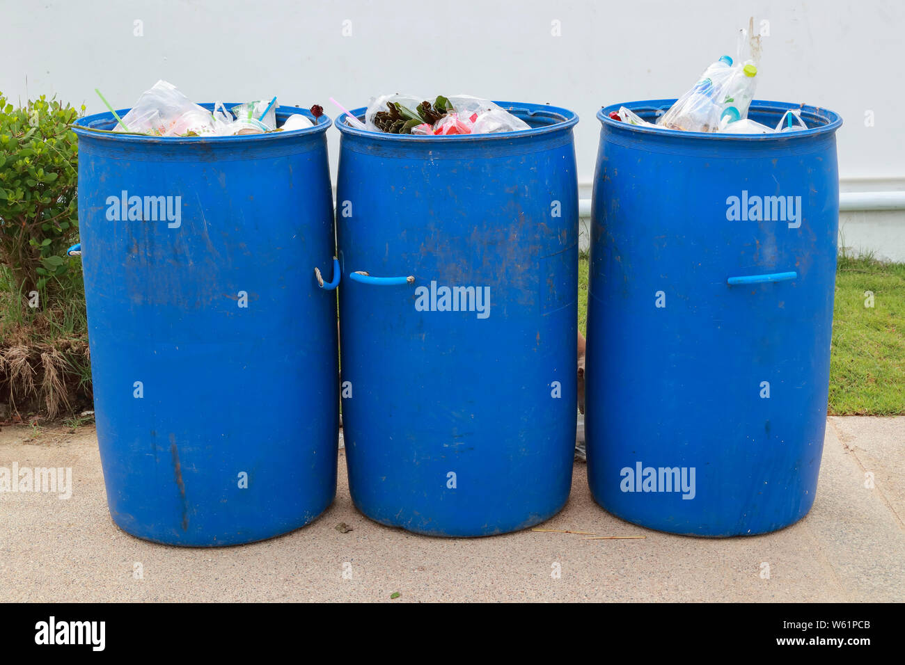 Blue trash can hi-res stock photography and images - Alamy