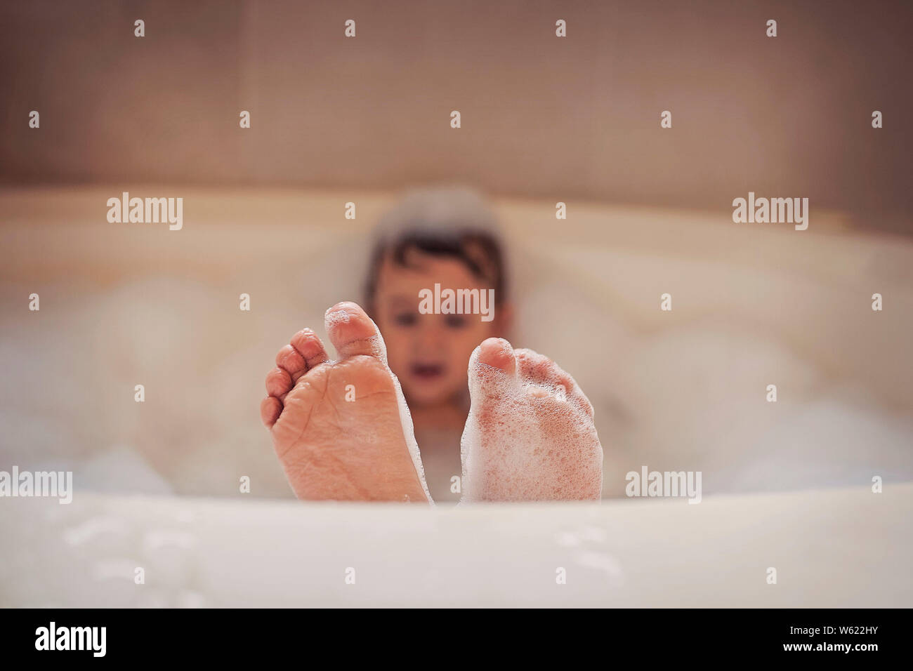 Feet toes bath hi-res stock photography and images - Alamy