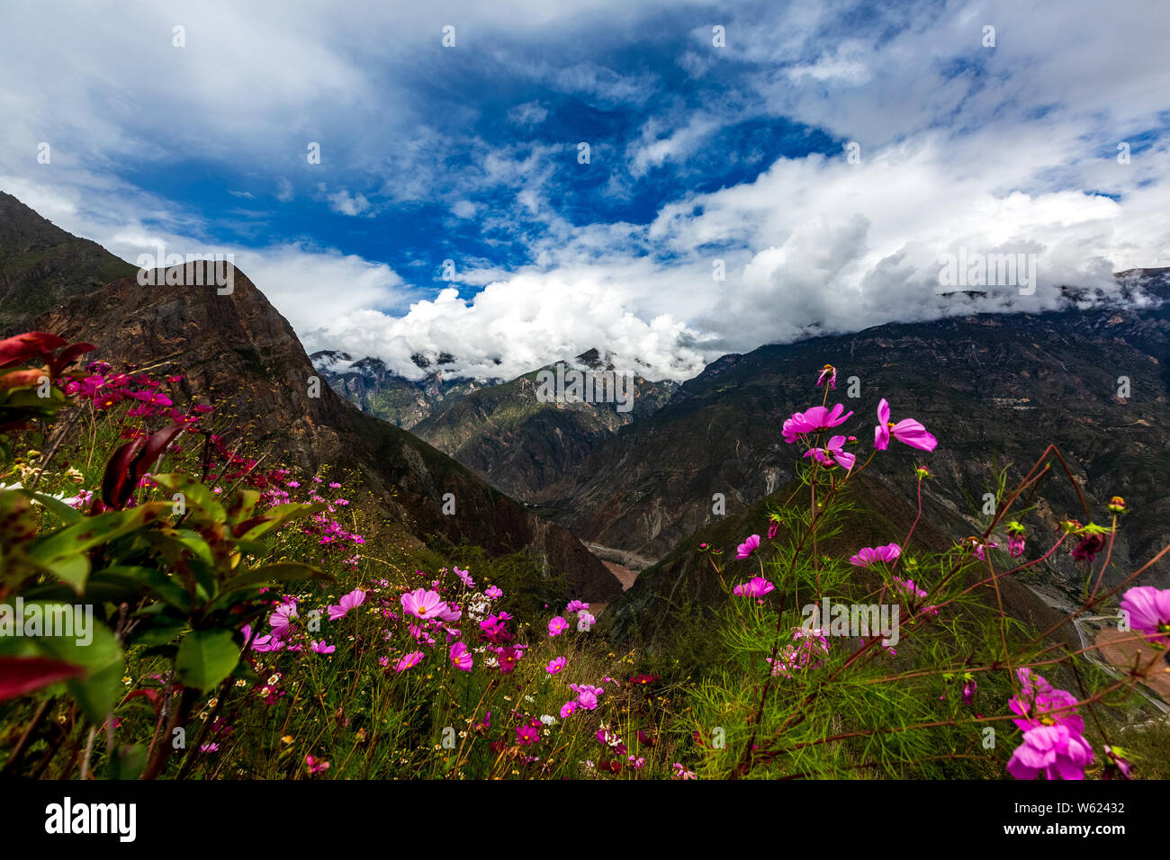 Landscape of the U-shaped First Bend of Jinsha River (Jinshajiang River ...