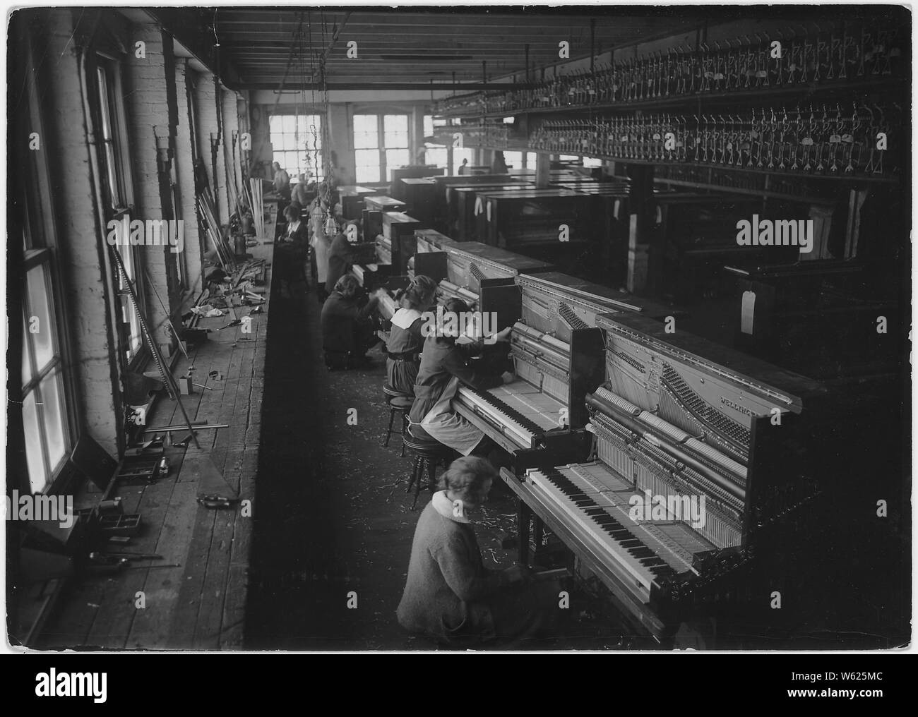 Cable piano company hi-res stock photography and images - Alamy