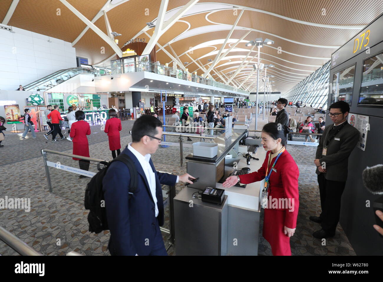 Paperless check in hi-res stock photography and images - Alamy