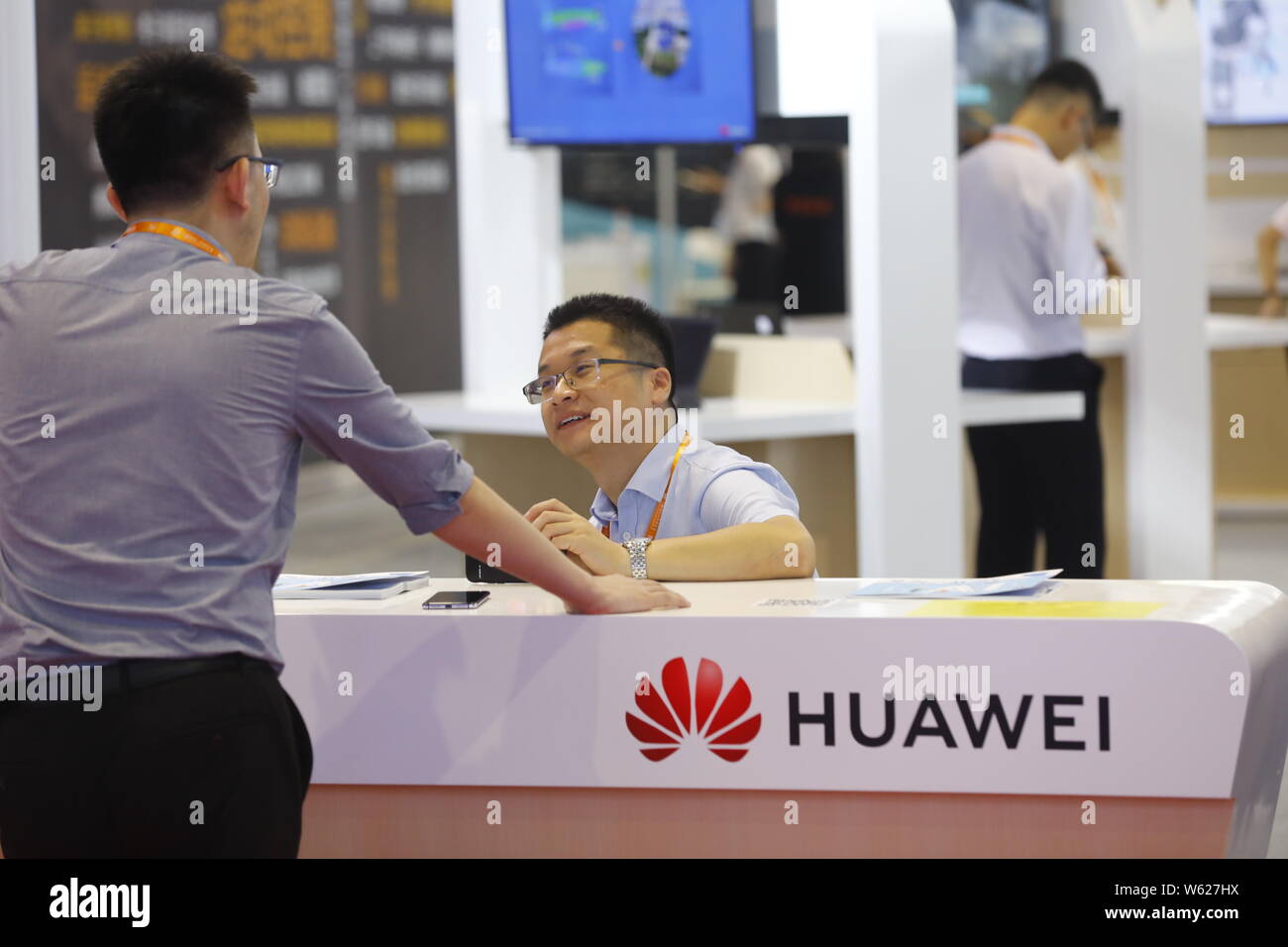 Ai employees hi-res stock photography and images - Alamy