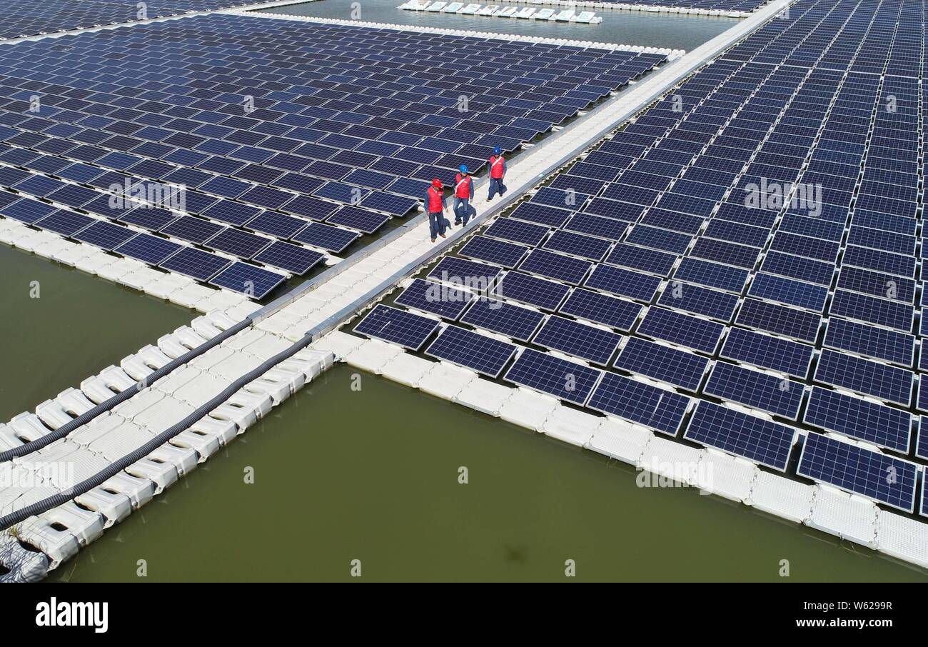 China floating solar farm hi-res stock photography and images - Alamy