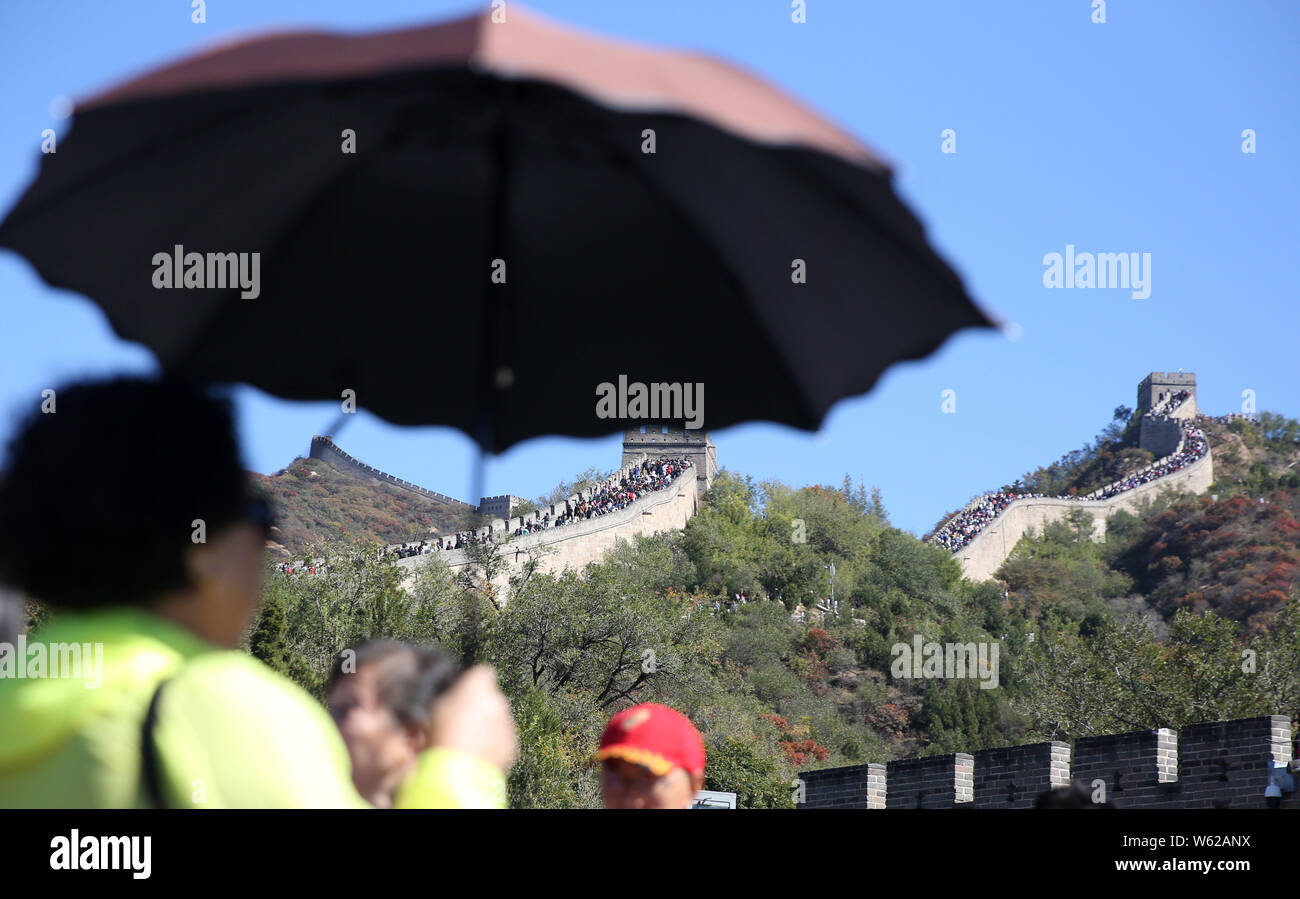 Crowds of Chinese tourists visit the Badaling Great Wall during the ...